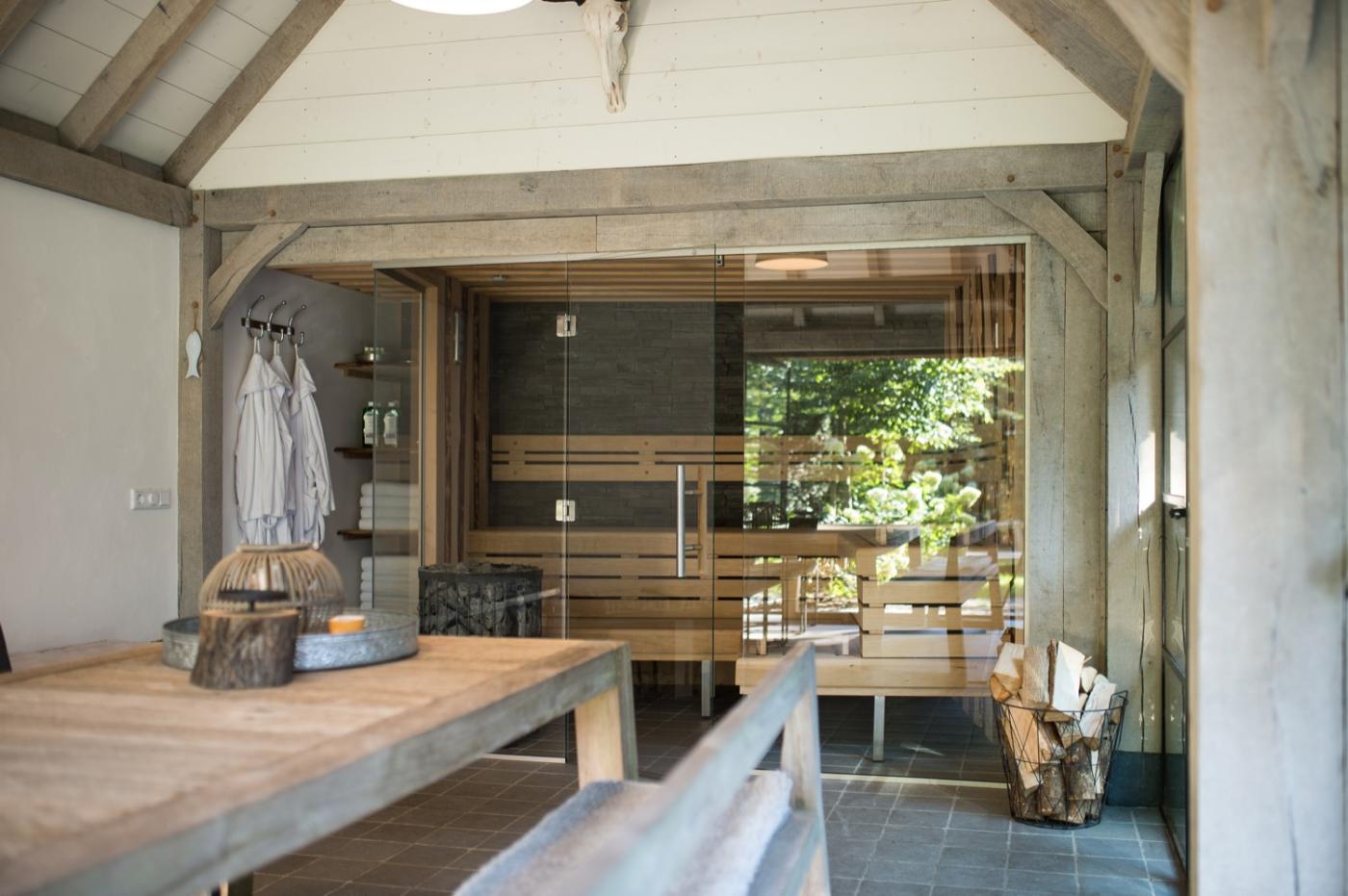 Houten bijgebouw met wellnessruimte | Best Interiors