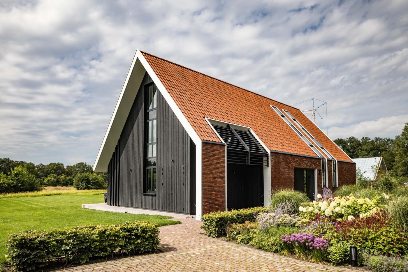 Schuin louvredak project Enschede | Best Ineriors