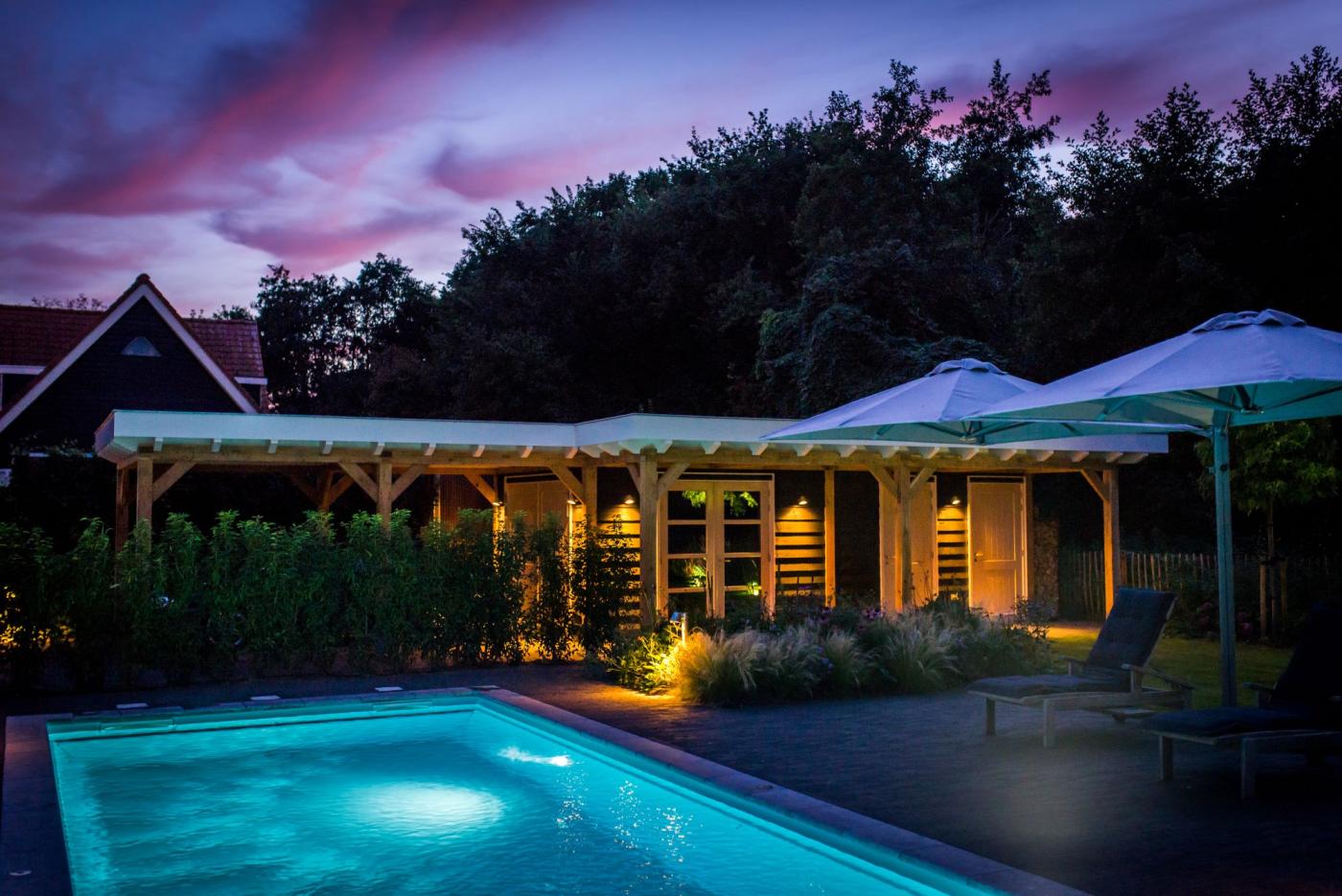 Luxe eiken poolhouse met carport | Best Interiors