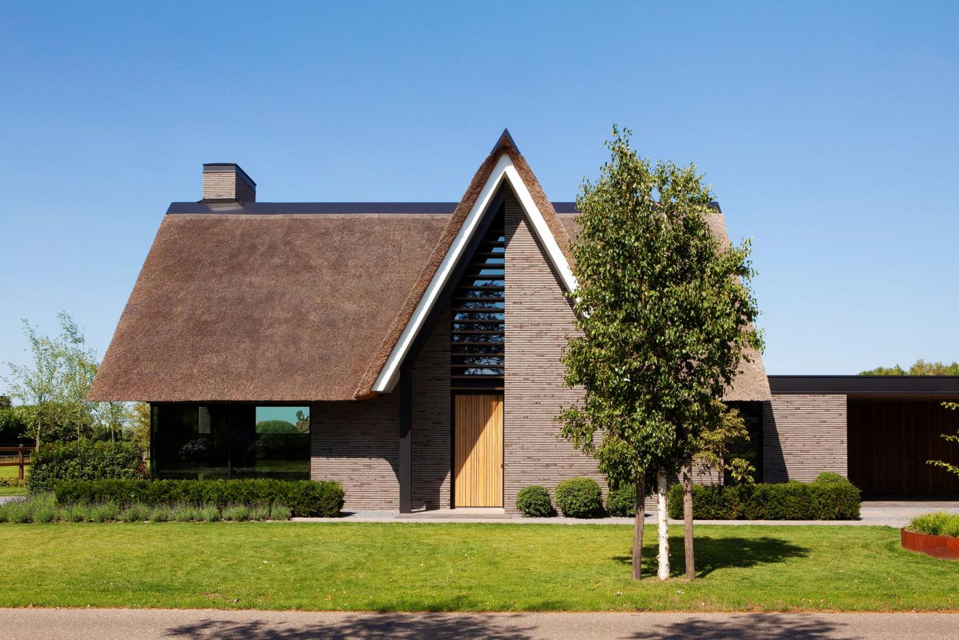 Exclusieve villa met rieten dak | Best Interiors