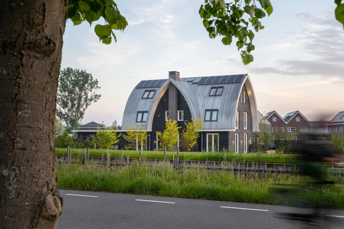 Villa met bijzondere kapconstructie | Best Interiors