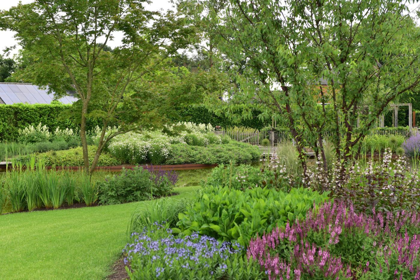 Landelijke tuin met vijver | Best Interiors