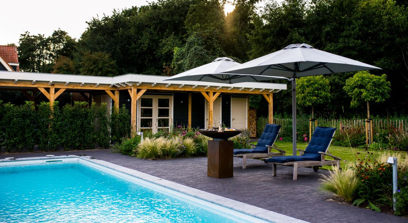 Luxe eiken poolhouse met carport | Best Interiors